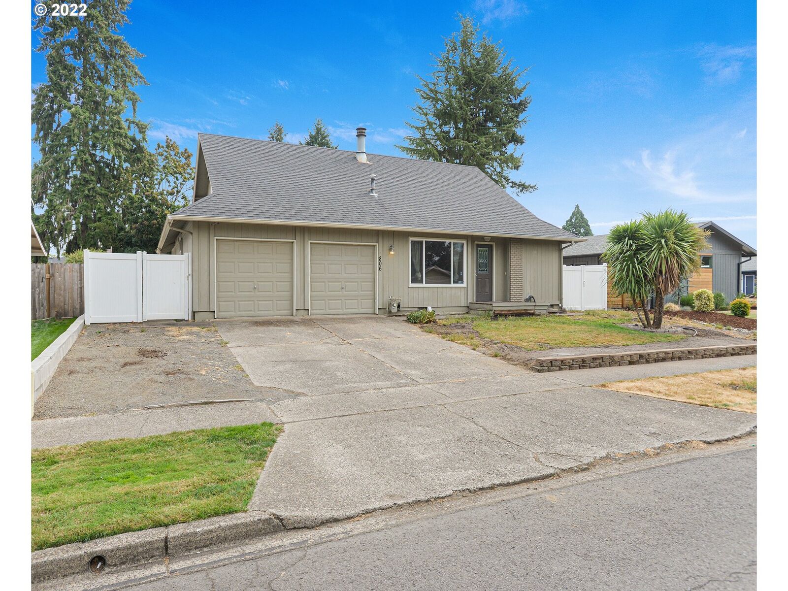 Home for sale in Newberg: 806 N Sitka Ave, Newberg, OR 97132