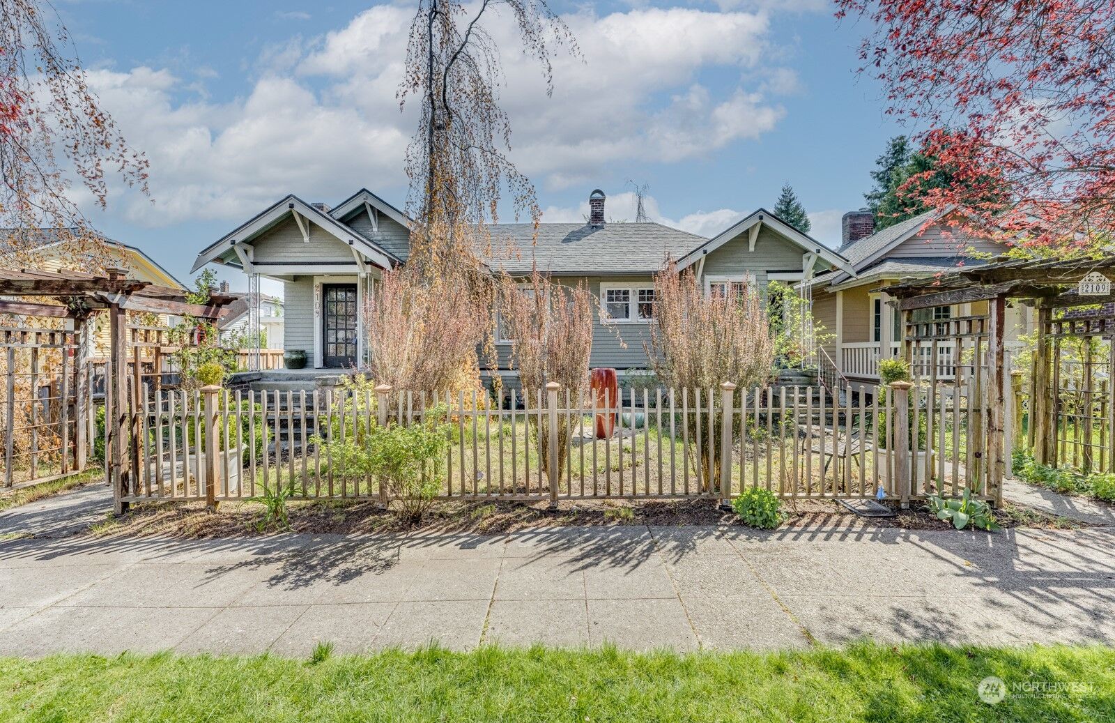 2 bed Everett home for sale: 2109 Baker Avenue, Everett, WA 98201