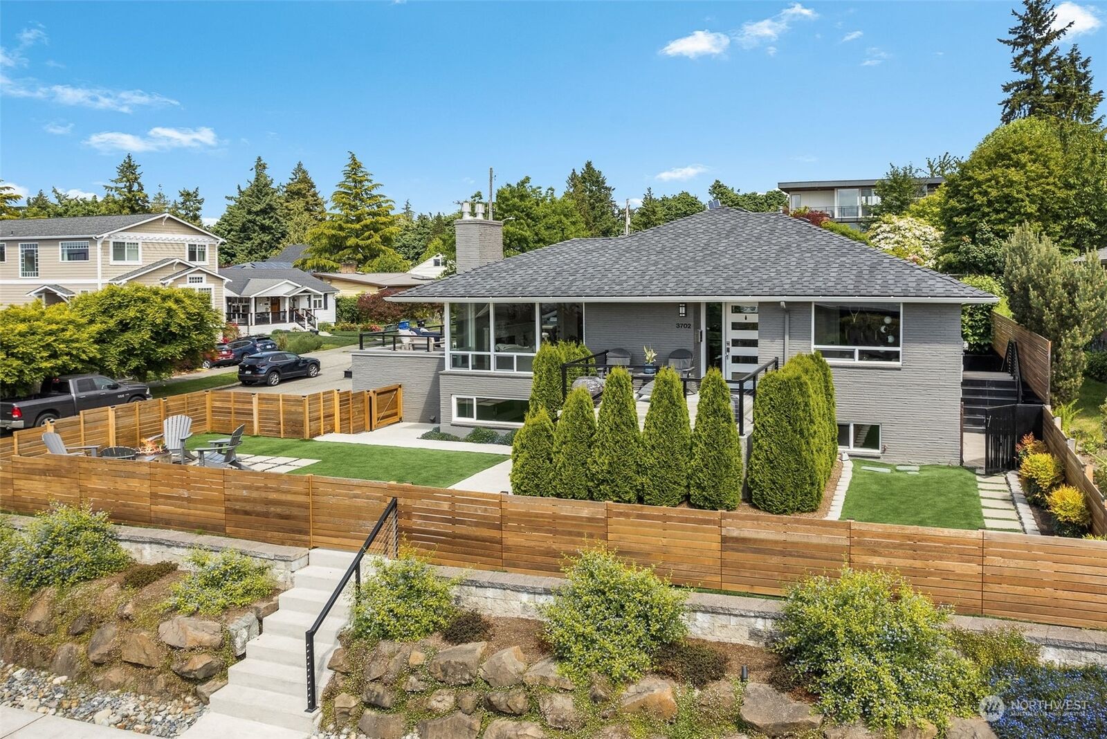 House for sale in Seattle: 3702 55th Avenue SW, Seattle, WA 98116