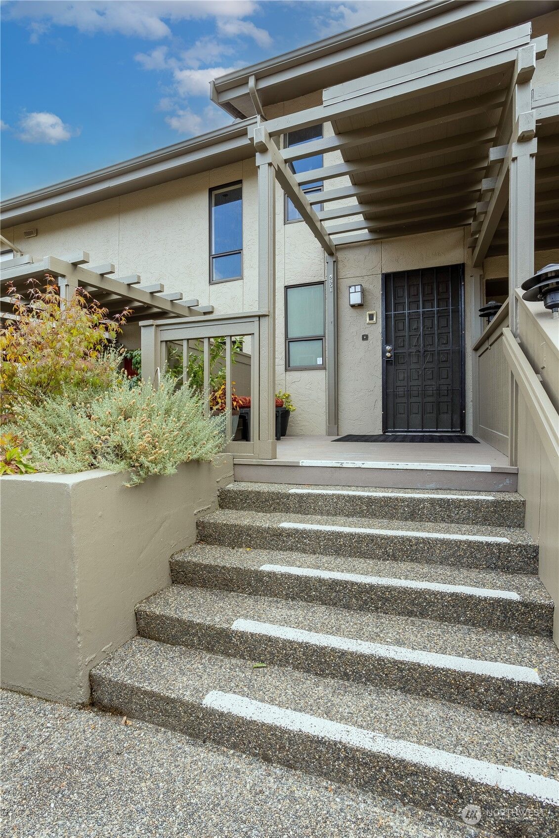 2 bed Seattle home for sale: 5851 NE Park Point Drive G303, Seattle, WA ...