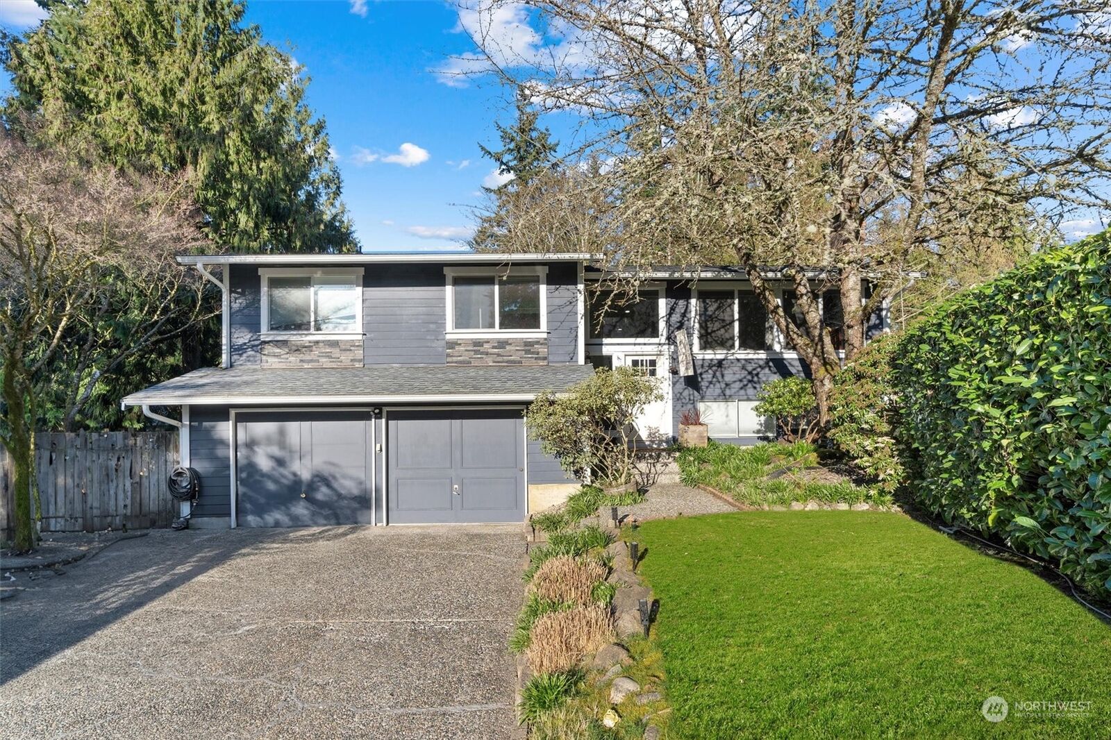 Home for sale in Edmonds: 5607 145th Place SW, Edmonds, WA 98026