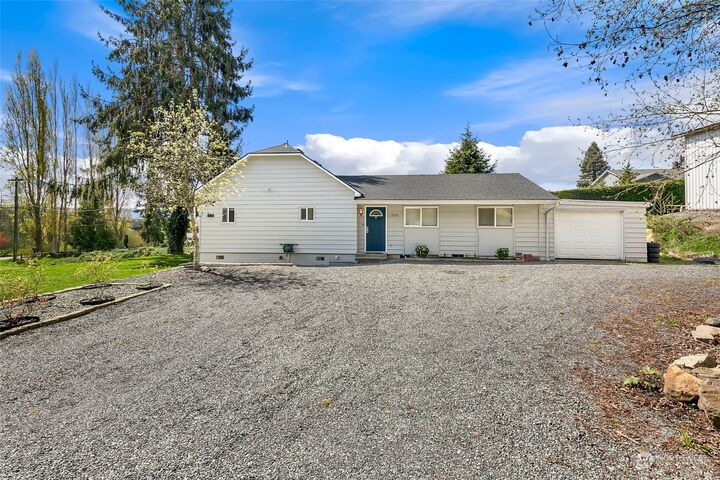 Home for sale in Lake Stevens: 7915 S Lake Stevens Road, Lake Stevens ...