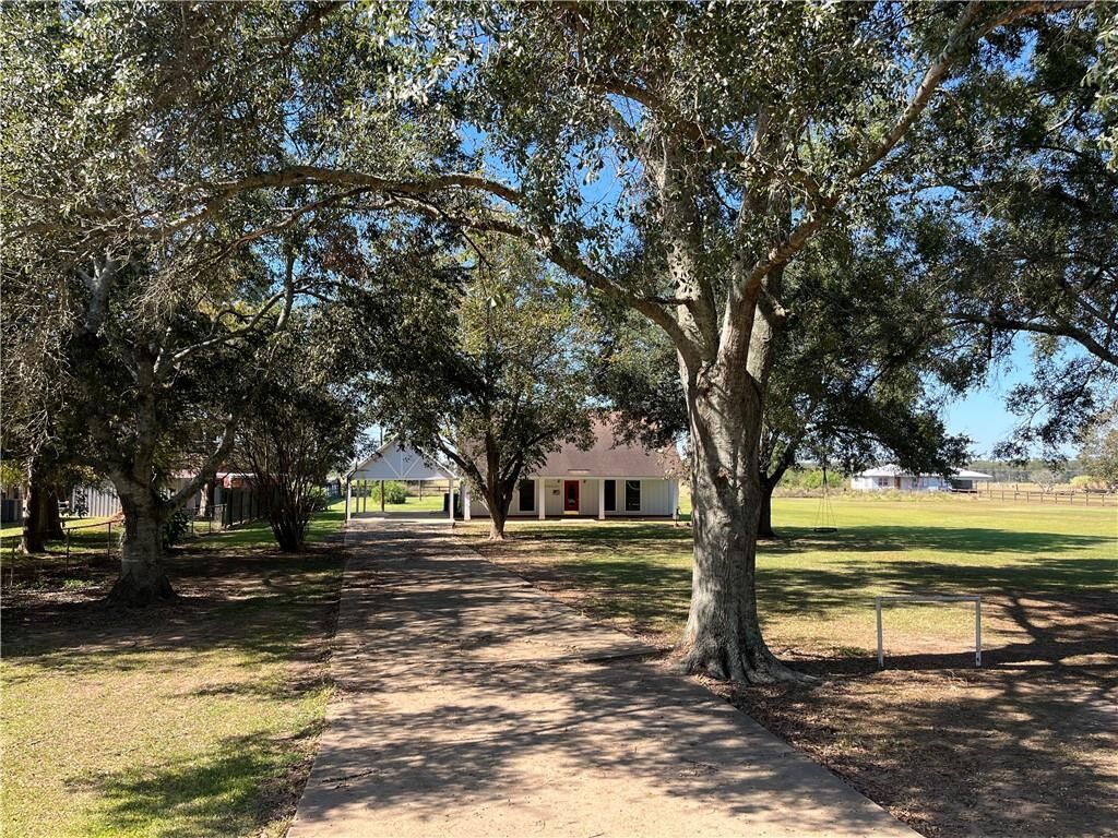 3 bed Cottonport home for sale: 982 Highway 1184 Highway, Cottonport ...