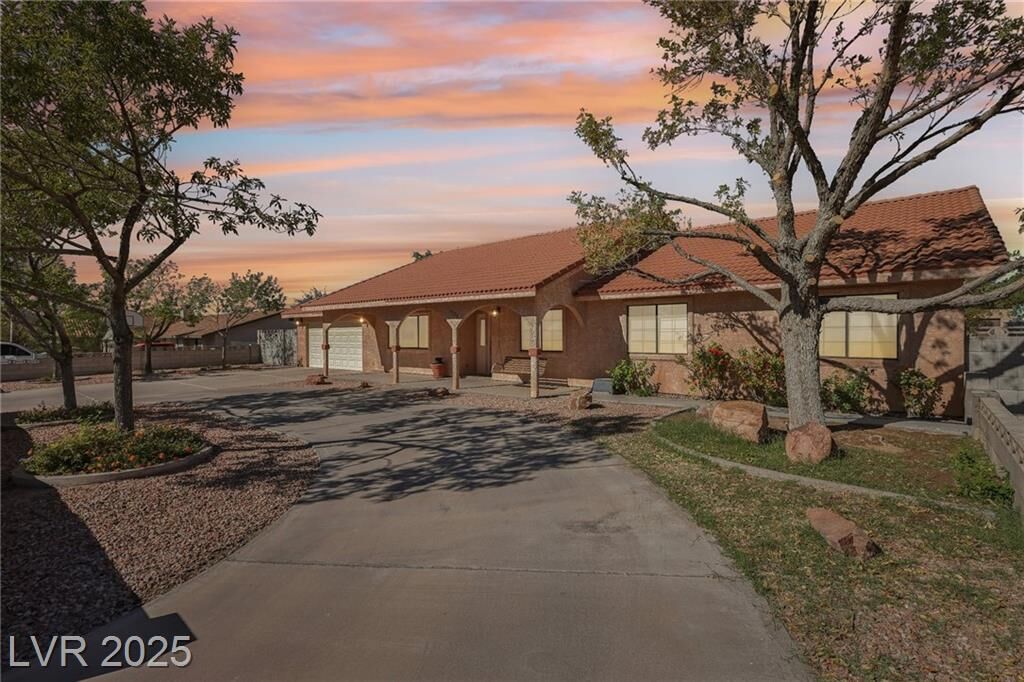House for sale in Henderson: 1520 Bridle Drive, Henderson, NV 89002