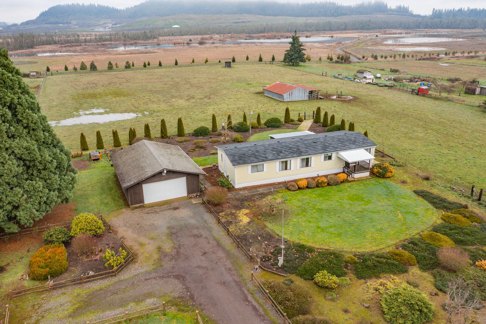 MLS#220194756: 33995 Walnut Lane, Creswell, OR 97426