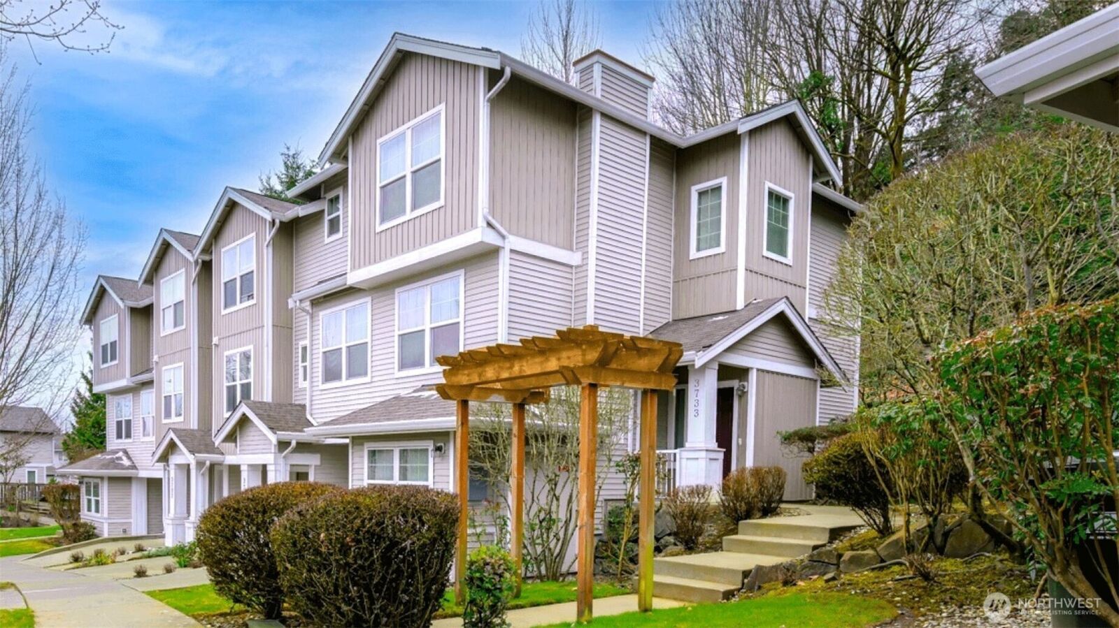 MLS#2334902: 3733 S Holly Park Drive 4, Seattle, WA 98118