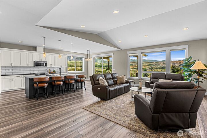 3 bed East Wenatchee home for sale: 4535 SE Colockum View Drive, East ...