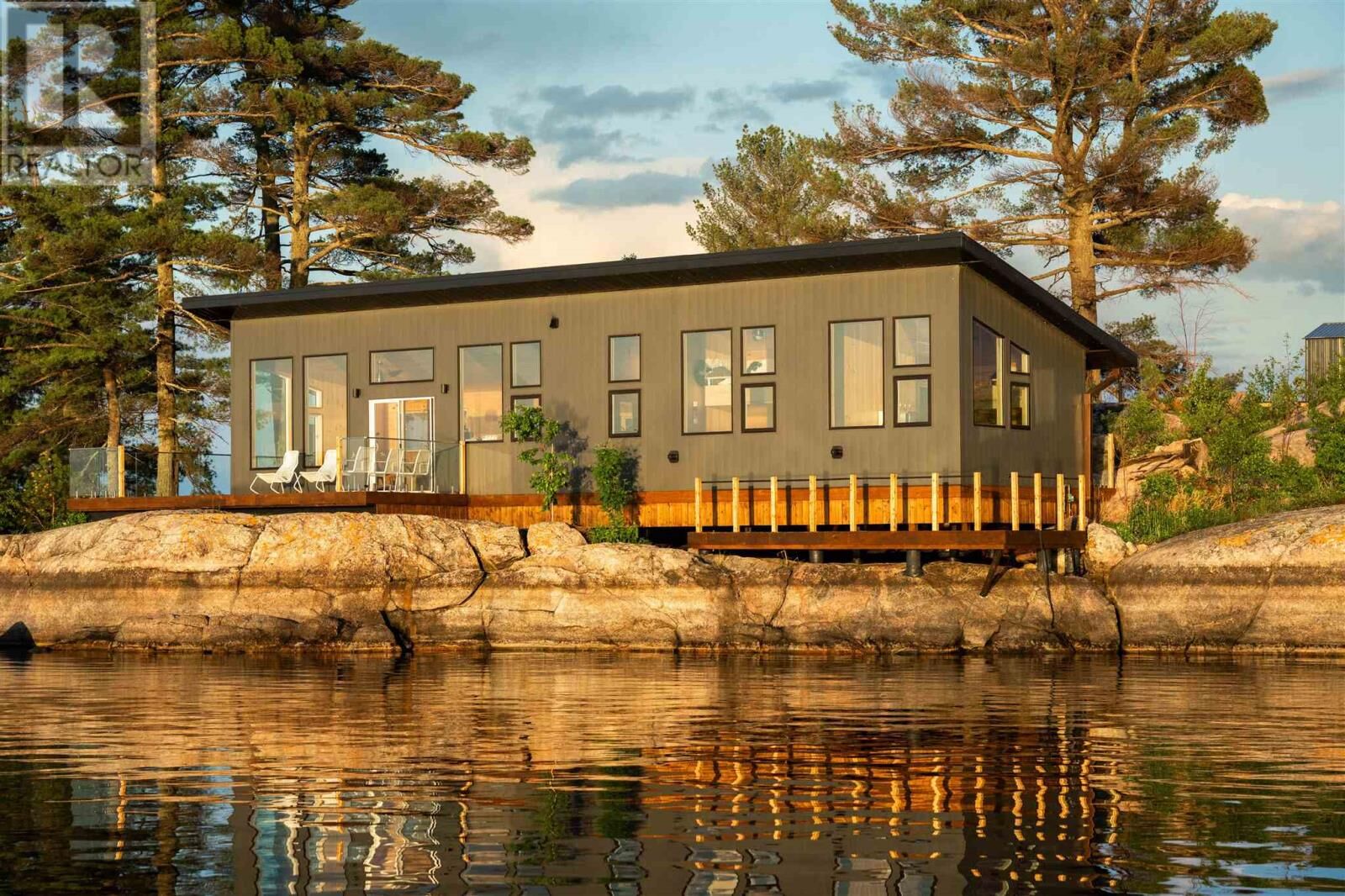 Home for sale in Minaki: Island S900 Little Sand Lake, Minaki, ON P0X 1J0