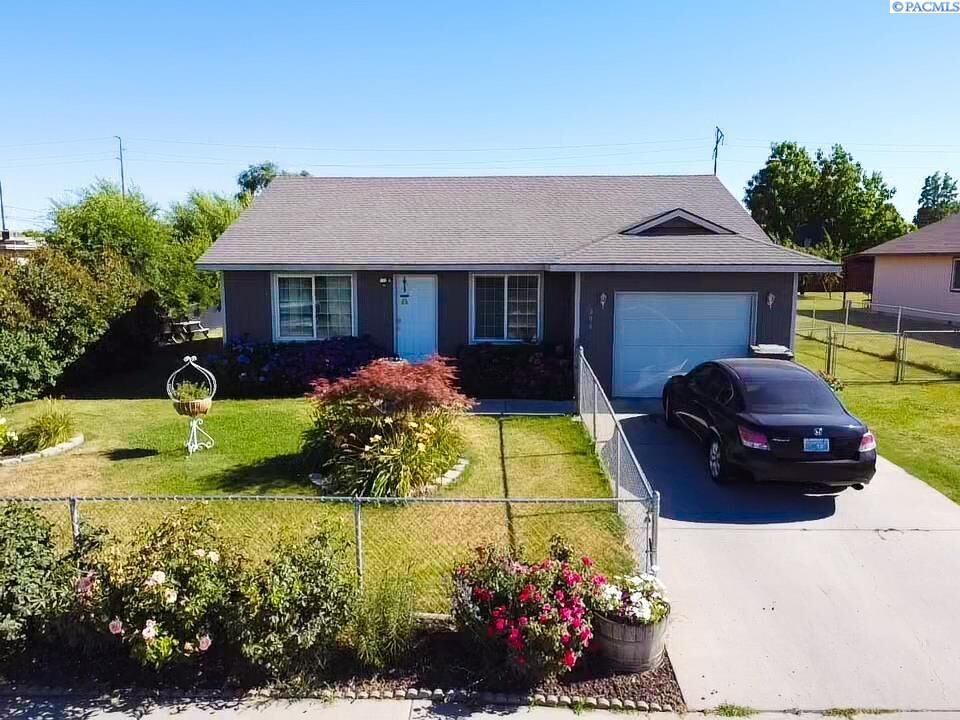 3 bed Grandview home for sale: 606 N 5th, Grandview, WA 98930